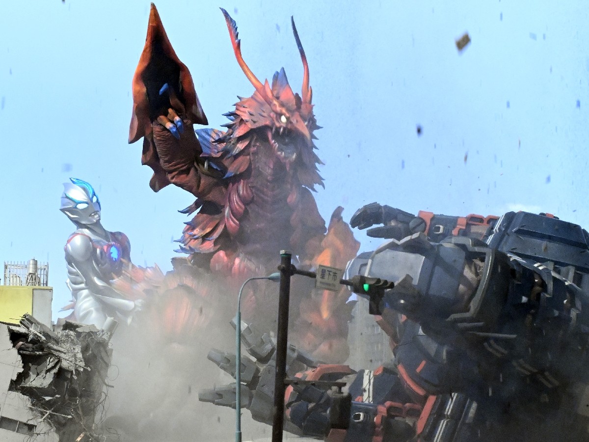 Ultraman Arc November Previews: Arc Meets Ultraman Blazer & Earth Garon ...